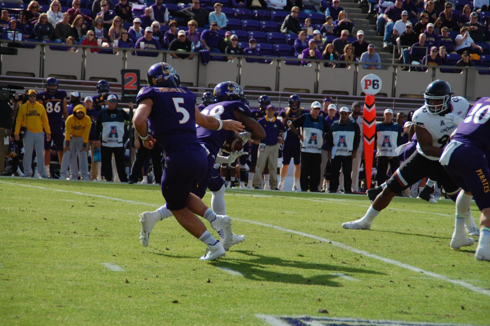 ECU quarterback Gardner Minshew hands off to running back Hussein Howe.
