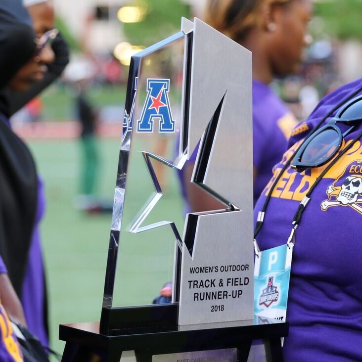 2018-womens-outdoor-track-and-field-runner-up-trophy_AAC_4326_preview